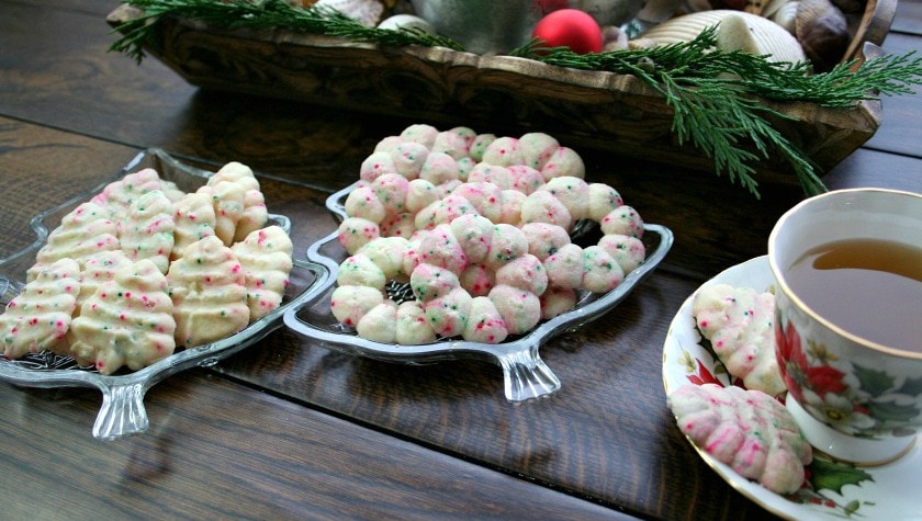 Christmas-Light-Shortbread-Cookies - The Olive Blogger